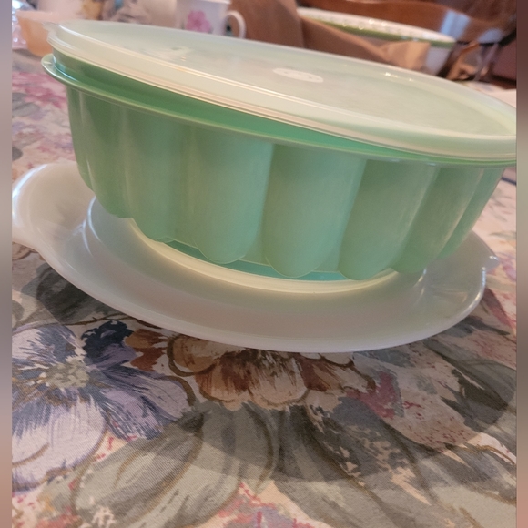 Tupperware | Kitchen | Vintage Tupperware Jello Mold With Serving Tray ...